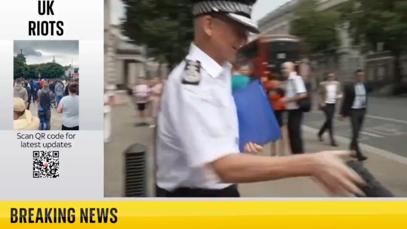 London Police Chief Rips Mic From Reporter Questioning ‘Two-Tiered ...