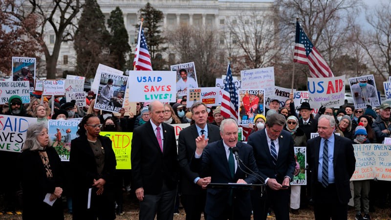 “Foreign Aid” Enriches the Rich While Impoverishing the Impoverished