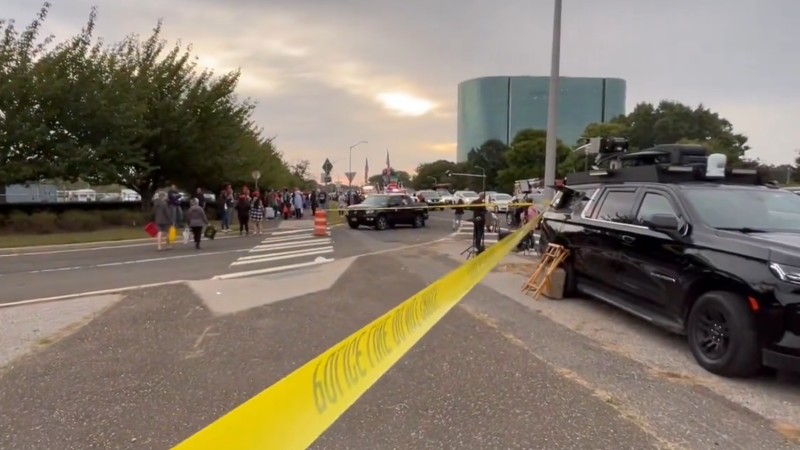 Report Claims “Explosive Device” Found In Car Trying To Enter Trump ...