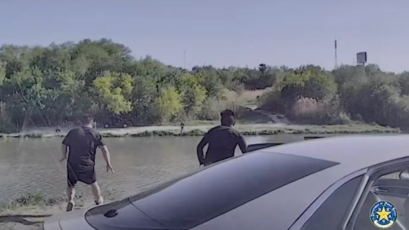 WATCH: Smuggler Dives Into Rio Grande to Escape Texas Police