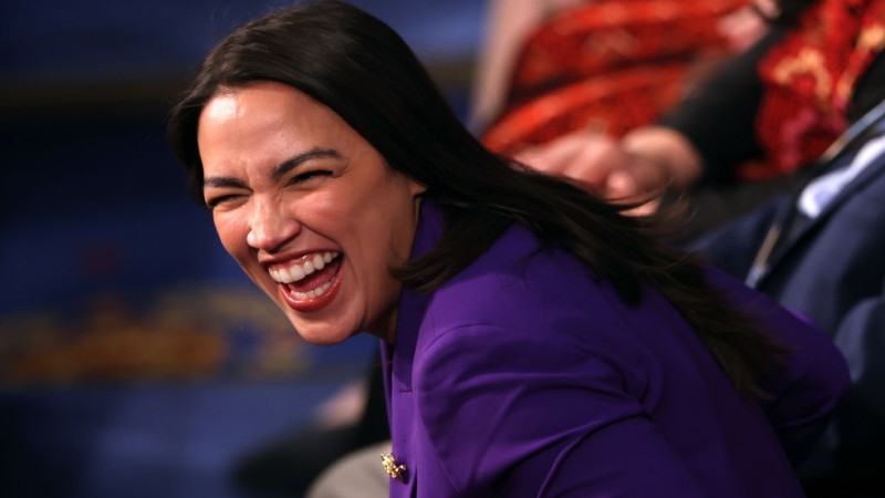 Alex Jones Slams ‘Disgusting Communist’ AOC After She Claims 4th ...